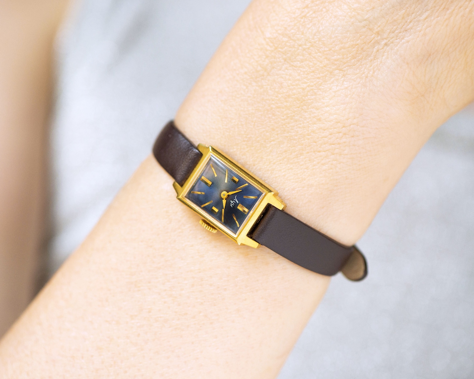 Small Women Watch Rectangular Ray Gold Plated, Navy Blue Dial Women ...