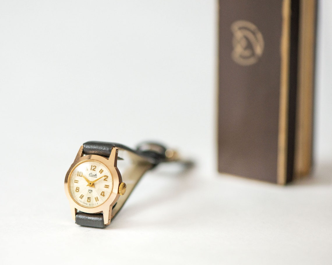 Mint condition women watch Glory gold shade vintage classic | Etsy