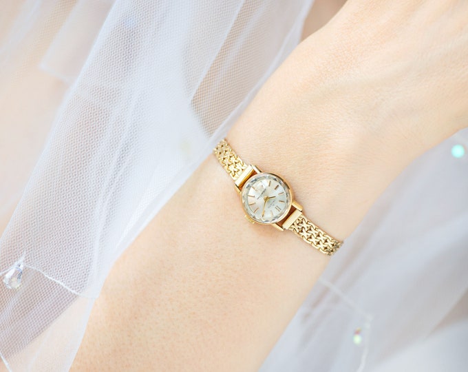 Dainty Cocktail Wristwatch Women HELVETIA, Solid Gold 18K Watch Case ...