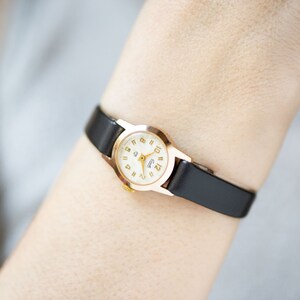 Mint Condition Women Watch Glory Gold Shade, Vintage Classic Lady Watch ...