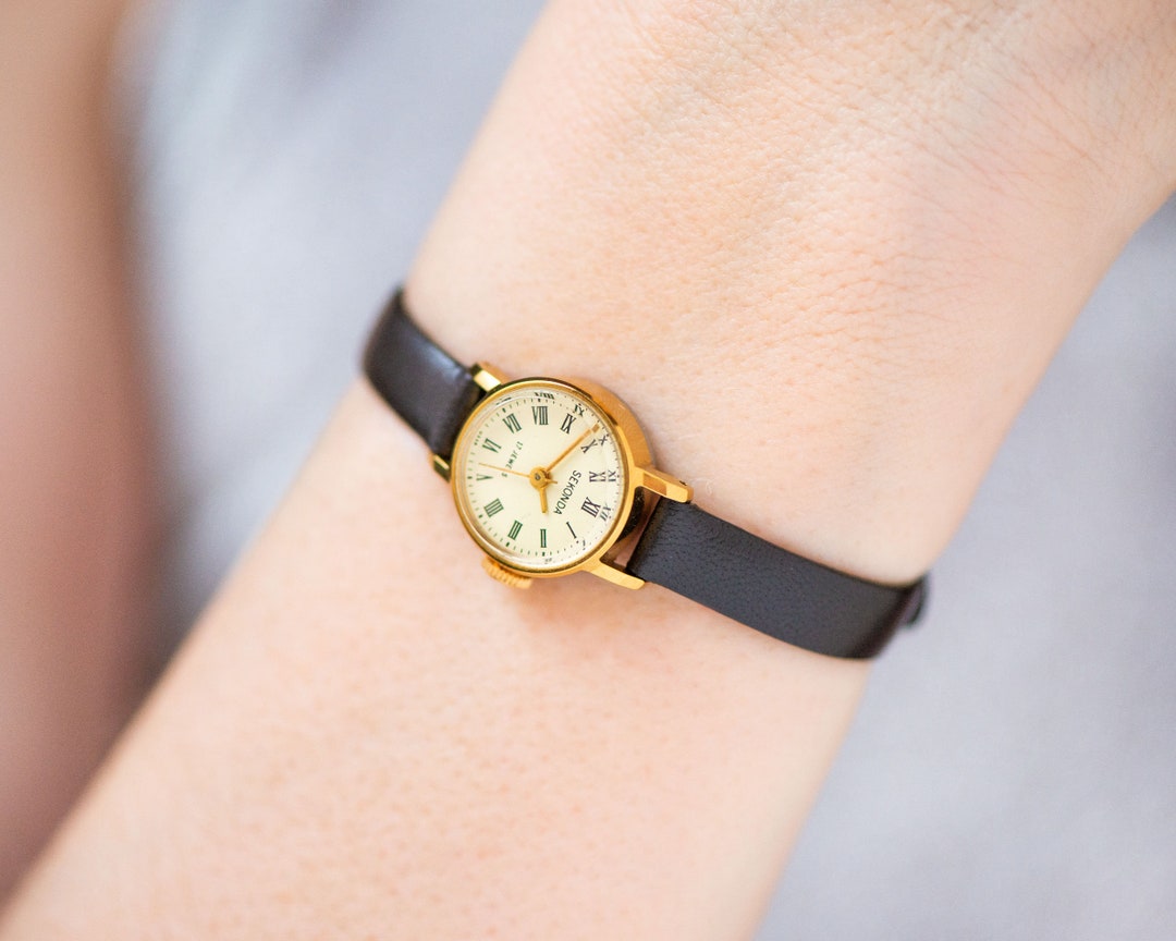 Wristwatch for Woman Sekonda Beige Dial, Vintage Micro Watch Women Gold ...