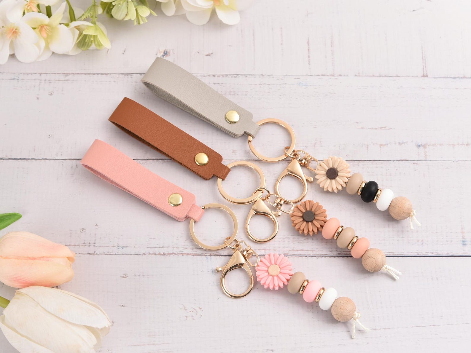 Delicate Daisy Beaded Key Ring,custom Name on Faux Leather,handmade ...