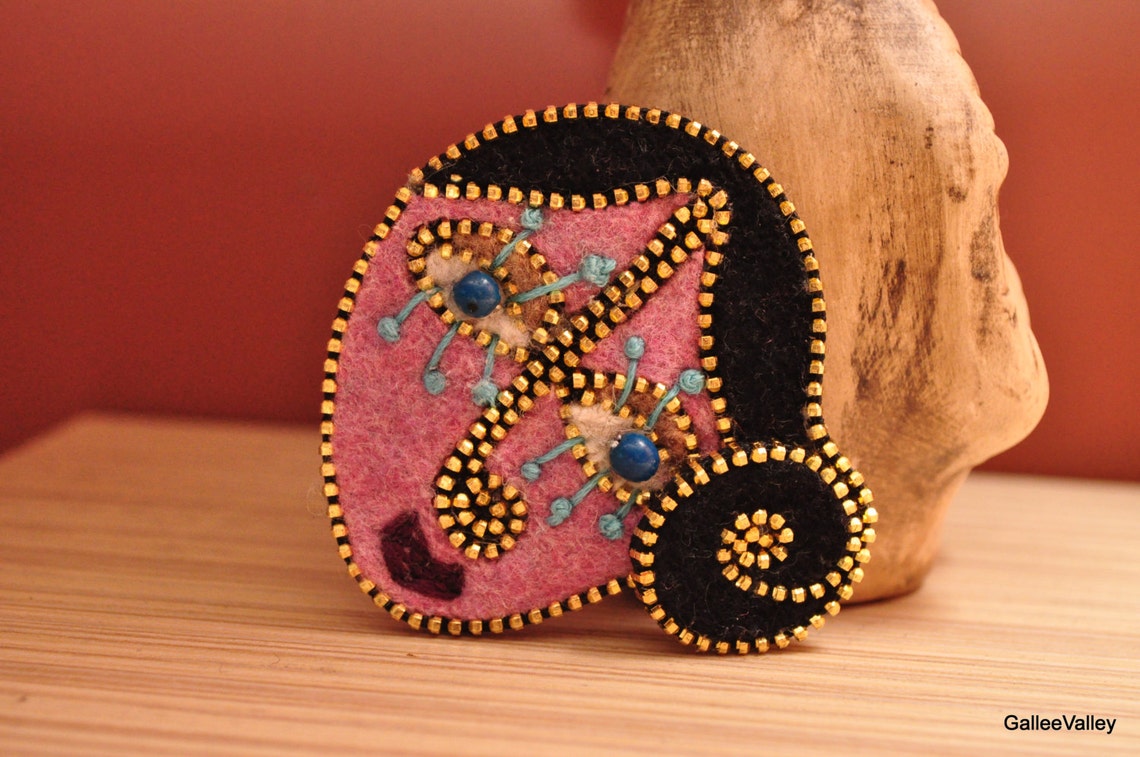 Wool Artisan Brooch Face Brooch Unique Design Pin Fridaa Brooch Pink ...