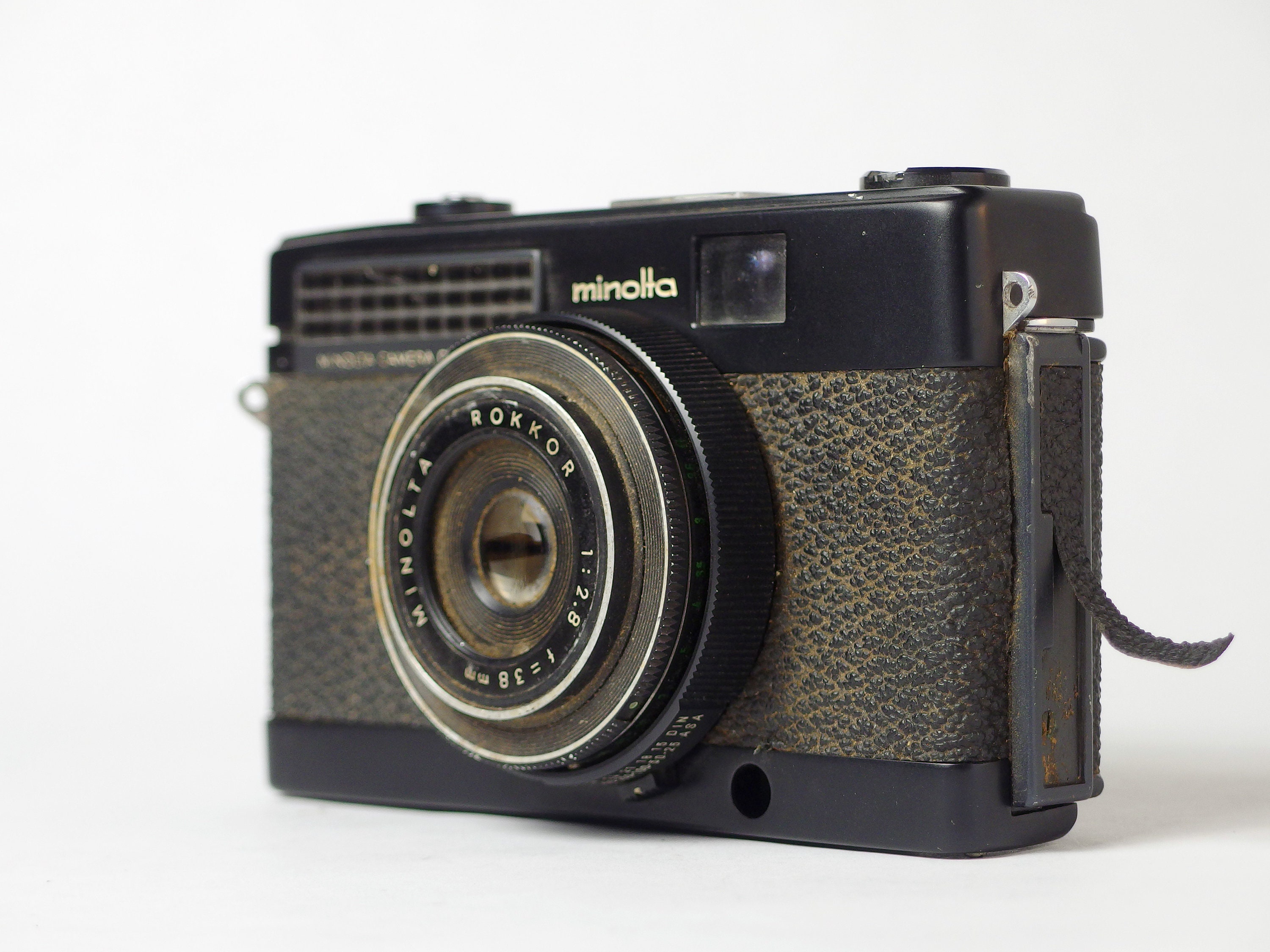 Minoltina P Black Body Compact 35mm Camera, 1964 Display or Repair - Etsy