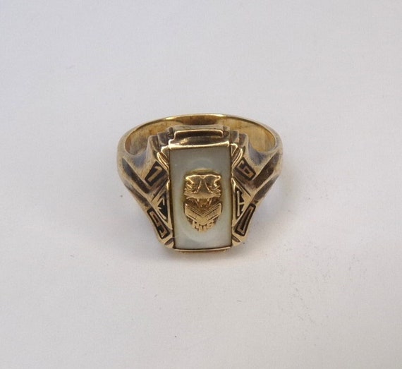 10k Gold, School Class Ring, 1960, Panther Design. Size 7 10k Gold, School Class Ring, 1960, Panther Design. Size 7