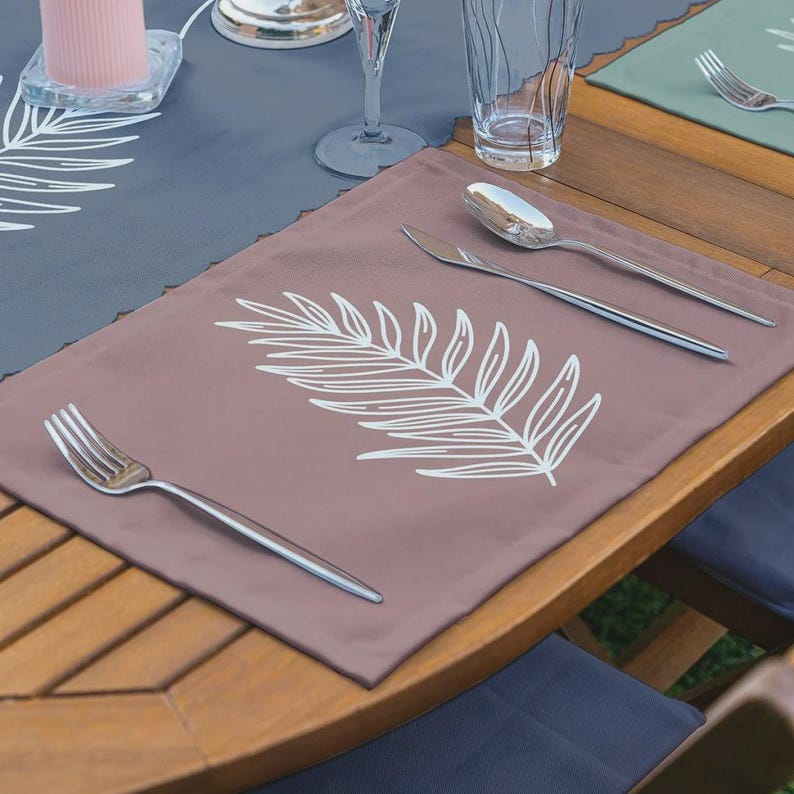 Minimal Leaf Table Runner Set With 4 Placemats Modern Dining Table ...