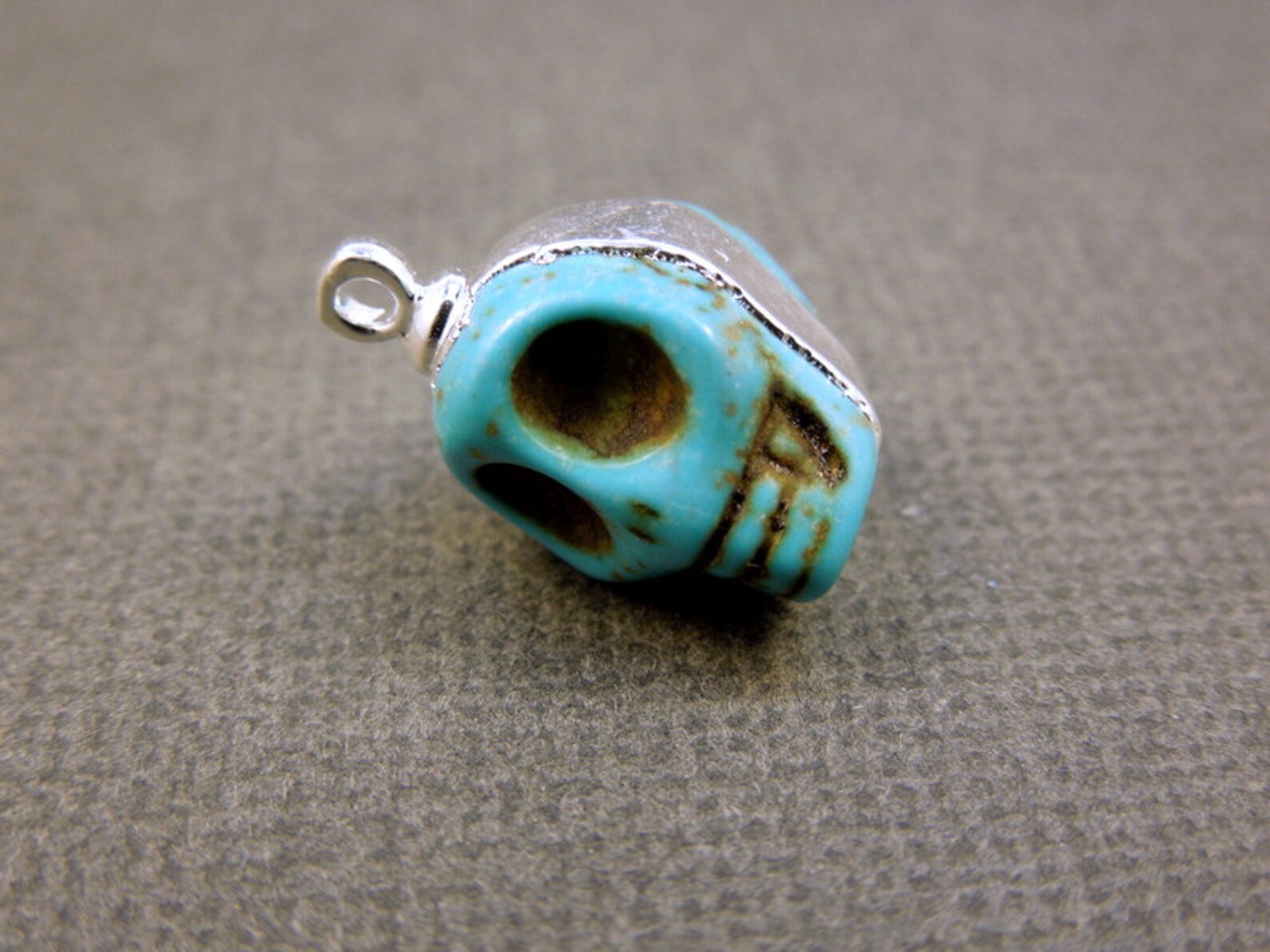 Petit Turquoise Skull Silver Edged Skull Pendant With FREE PIRATE Coin ...