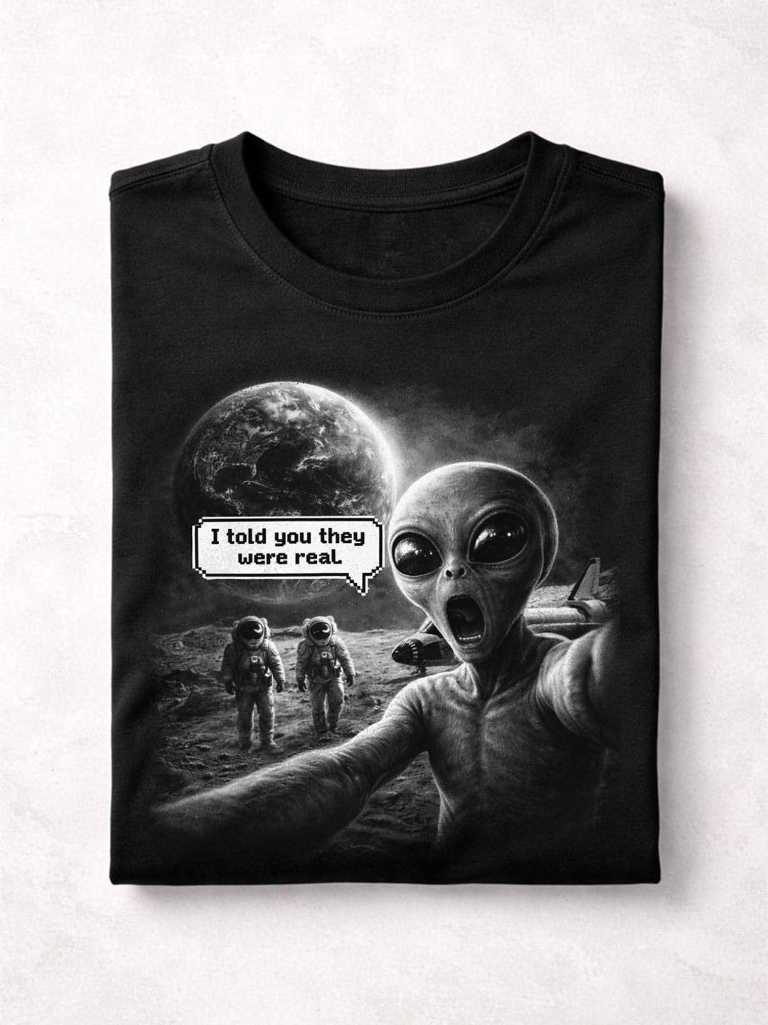Funny Alien Selfie T-shirt, Sci-fi Humor Graphic Tee - Etsy