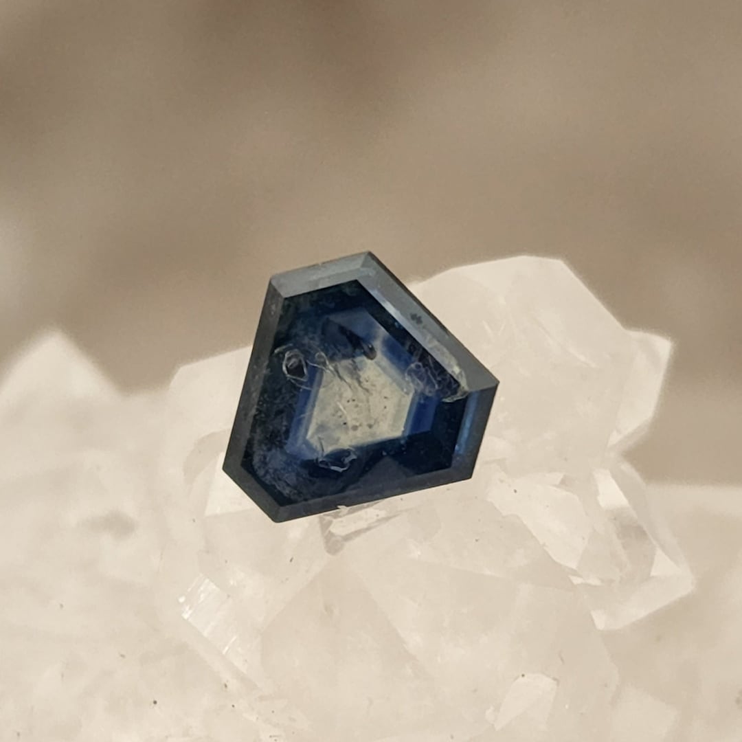 Montana Sapphire .90 CT Dark Blue With White Cloud Portrait Cut - Etsy