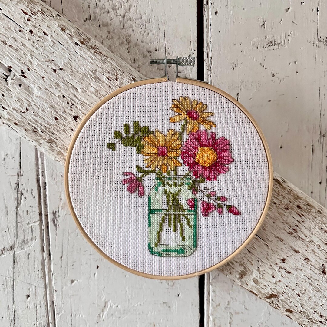 Needlepoint Cross Stitch Daisy Flowers Jar in Round Wood Embroidery ...