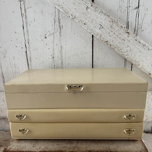 Jewelry Chest Genuine Buxton Opens in Layers Fold Out Drawers Gold ...