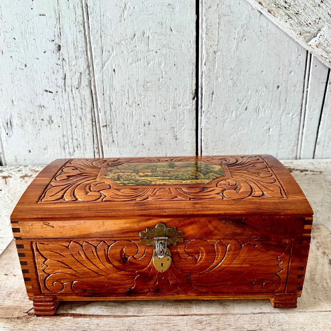Antique Cedar Chest Small Size Vintage Dresser Top Cedar Chest Hanky ...