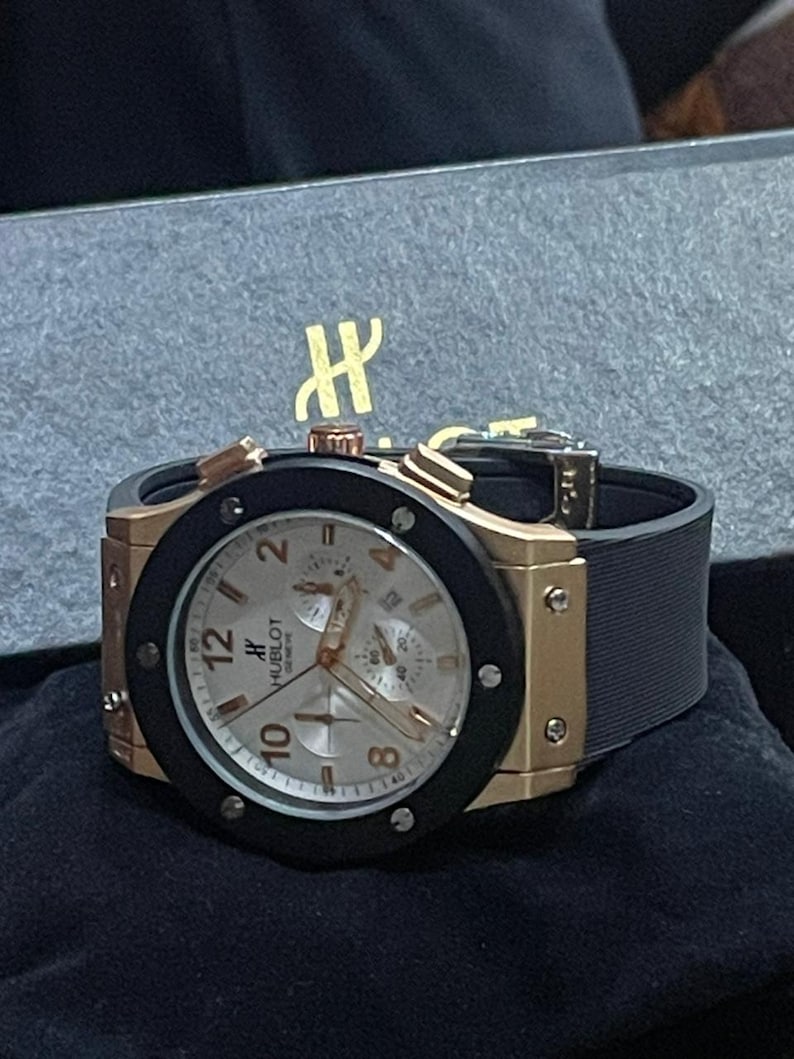 Orologio cronografo da uomo di lusso nero e oro / Orologio sportivo con ...