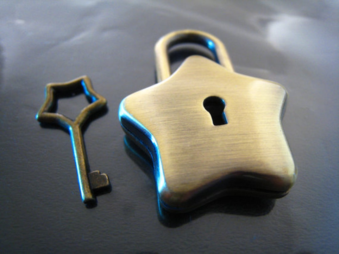 Finding - 1 Pc of Antique Brass Star Shape Large Working Padlock or ...