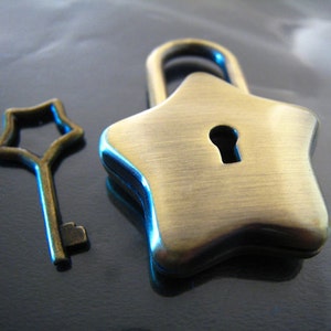 Finding - 1 Pc of Antique Brass Star Shape Large Working Padlock or ...