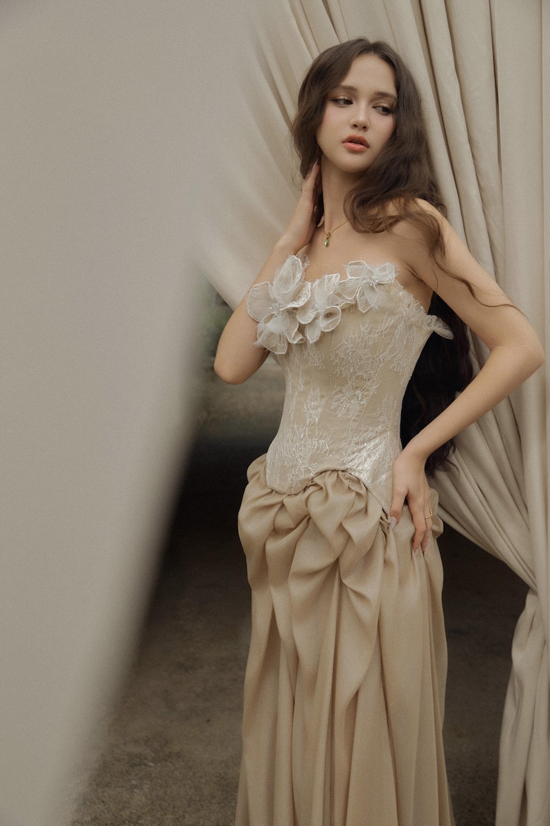 HANGKAO_ELORA Corset Top With Lace and Handcrafted 3D Floral ...