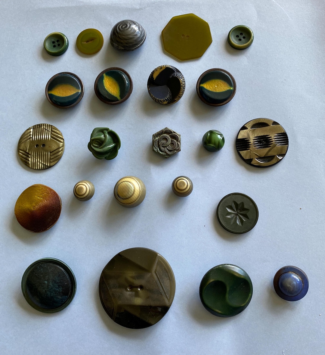Lot of 22 Art Deco Style Green Buttons Bakelite Celluloid Buttons ...
