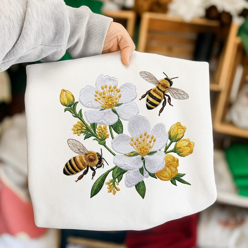 Bee and White Flower, Botanical Floral Bee Pattern Embroidery Design ...