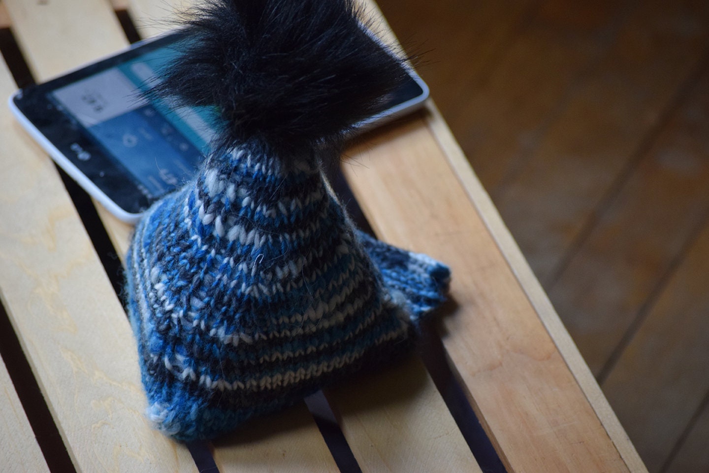 Small Hand-knit Tablet and Ereader Stand Holds iPad Minis, Kindles ...