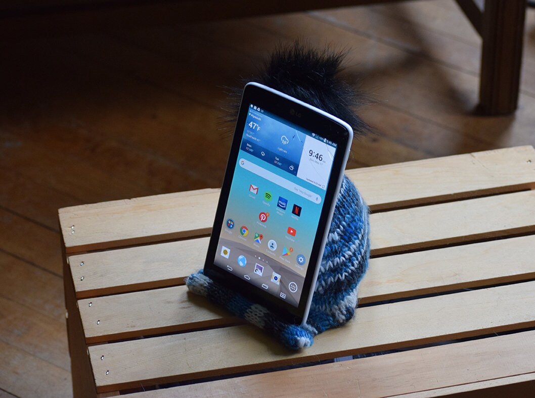 Small Hand-knit Tablet and Ereader Stand Holds iPad Minis, Kindles ...