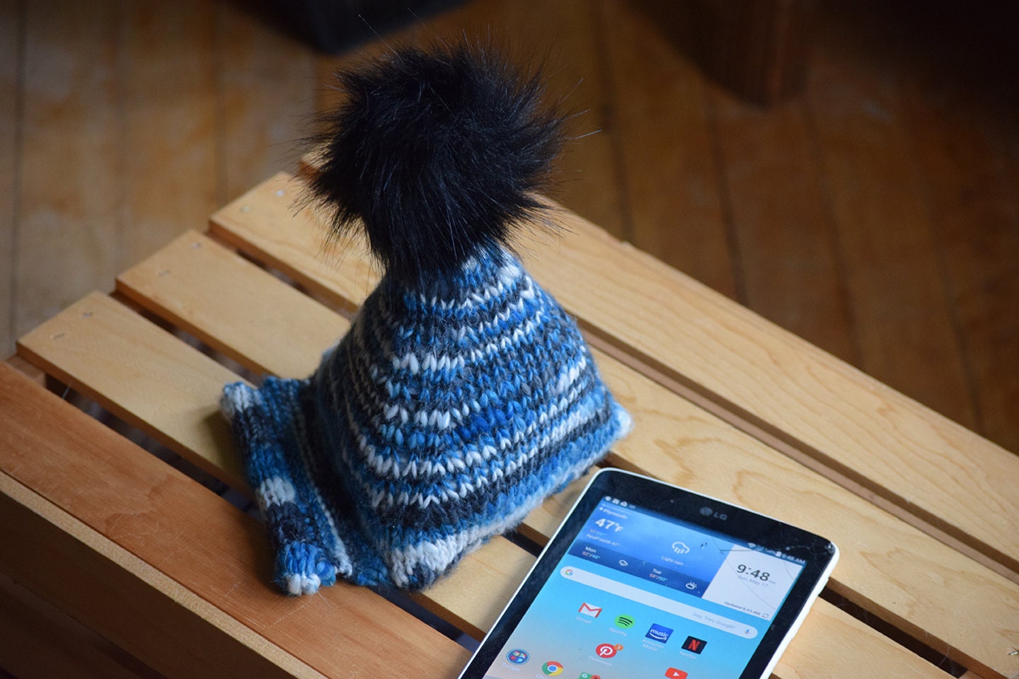 Small Hand-knit Tablet and Ereader Stand Holds iPad Minis, Kindles ...