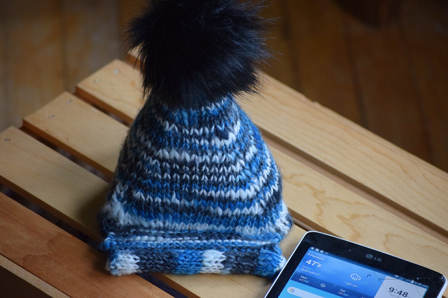 Small Hand-knit Tablet and Ereader Stand Holds iPad Minis, Kindles ...