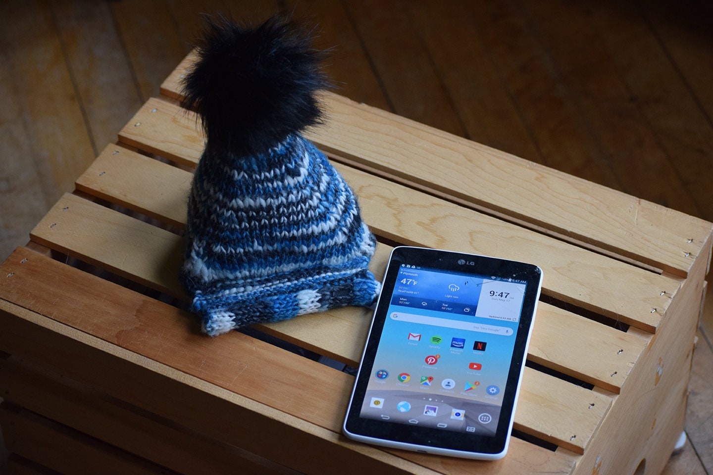 Small Hand-knit Tablet and Ereader Stand Holds iPad Minis, Kindles ...