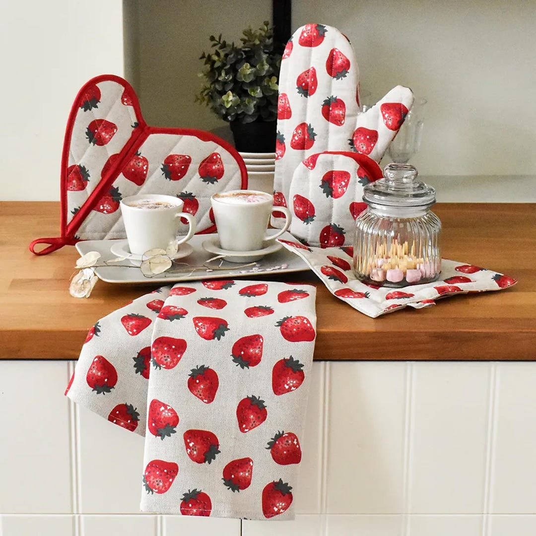 Strawberry Linen Kitchen Set | Farmhouse Decor, Oven Mitt, Pot Holder ...