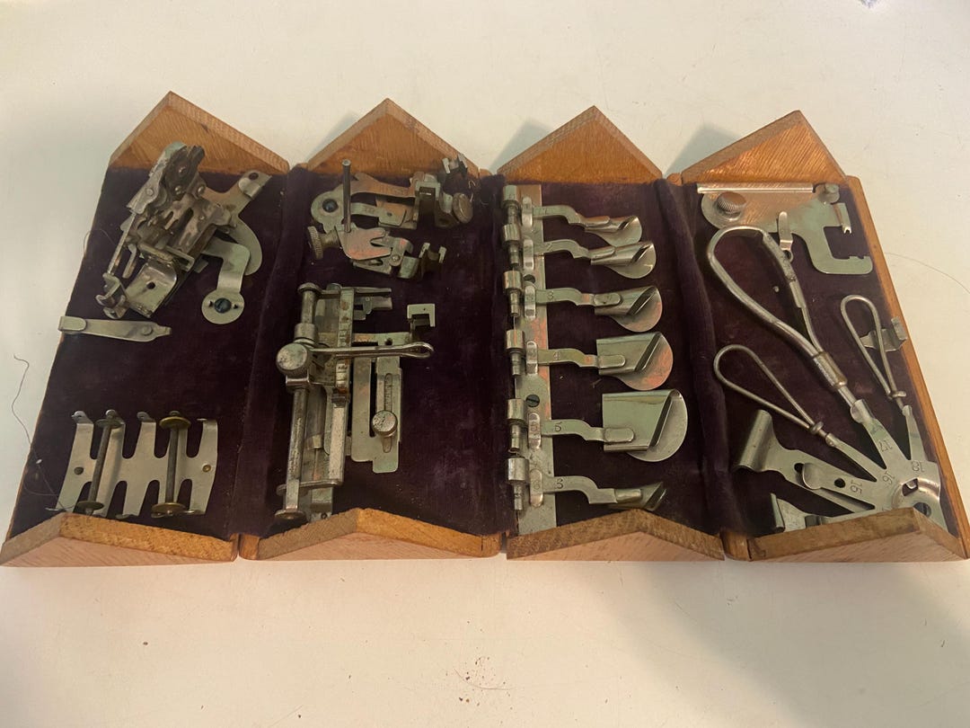 Singer Puzzle Box With Complete Attachment's Set #11 for Singer 27, 127 ...
