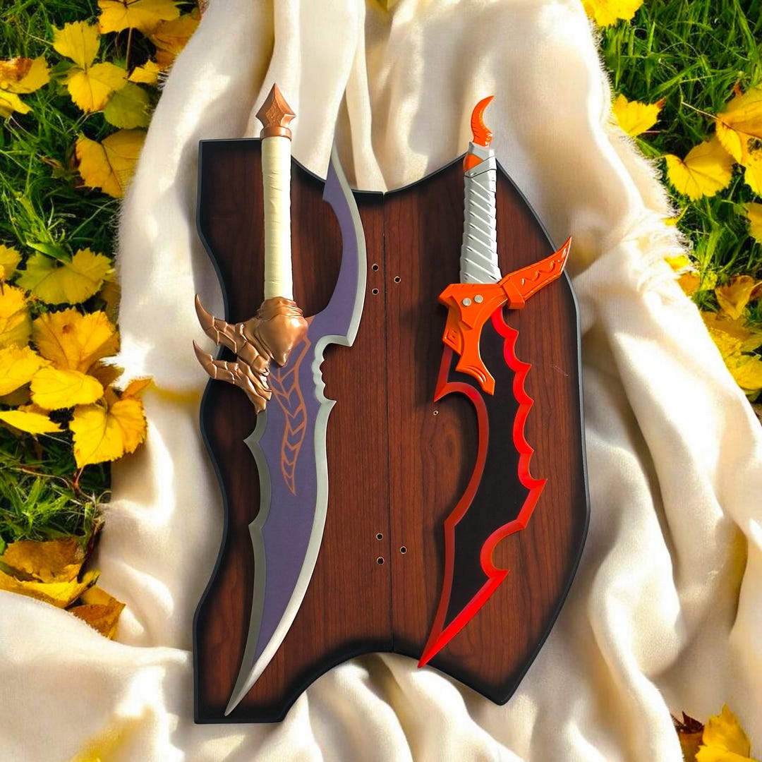 Kasaka's Venom Fang Dagger & Knight Killer Dagger | Life-size Metal ...
