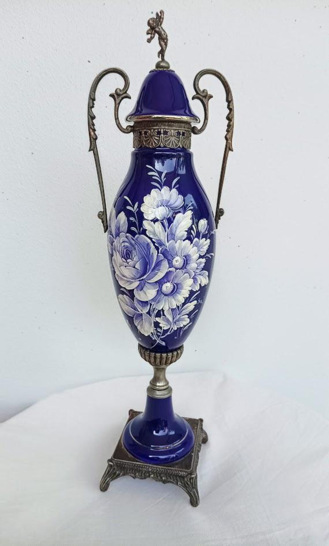 Large Sèvres-style Porcelain Urn With Putto Finial – Hand Painted, C ...
