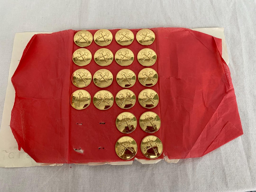 Antique Gold Livery Buttons With Crossed Keys – C. L. Seifert ...