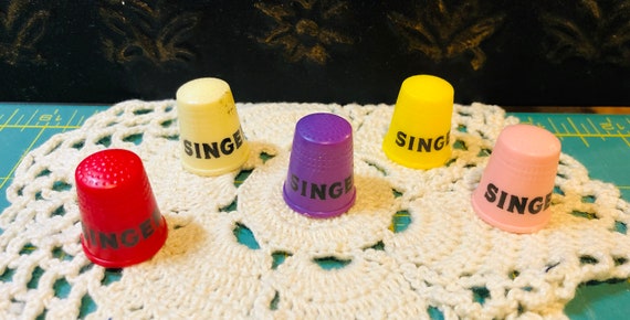 5 Vintage Plastic Singer Advertising Thimbles Red White | Etsy