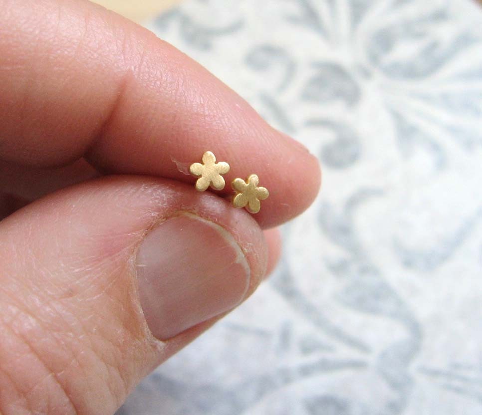 14K Solid Gold Tiny Flower Studs - Etsy