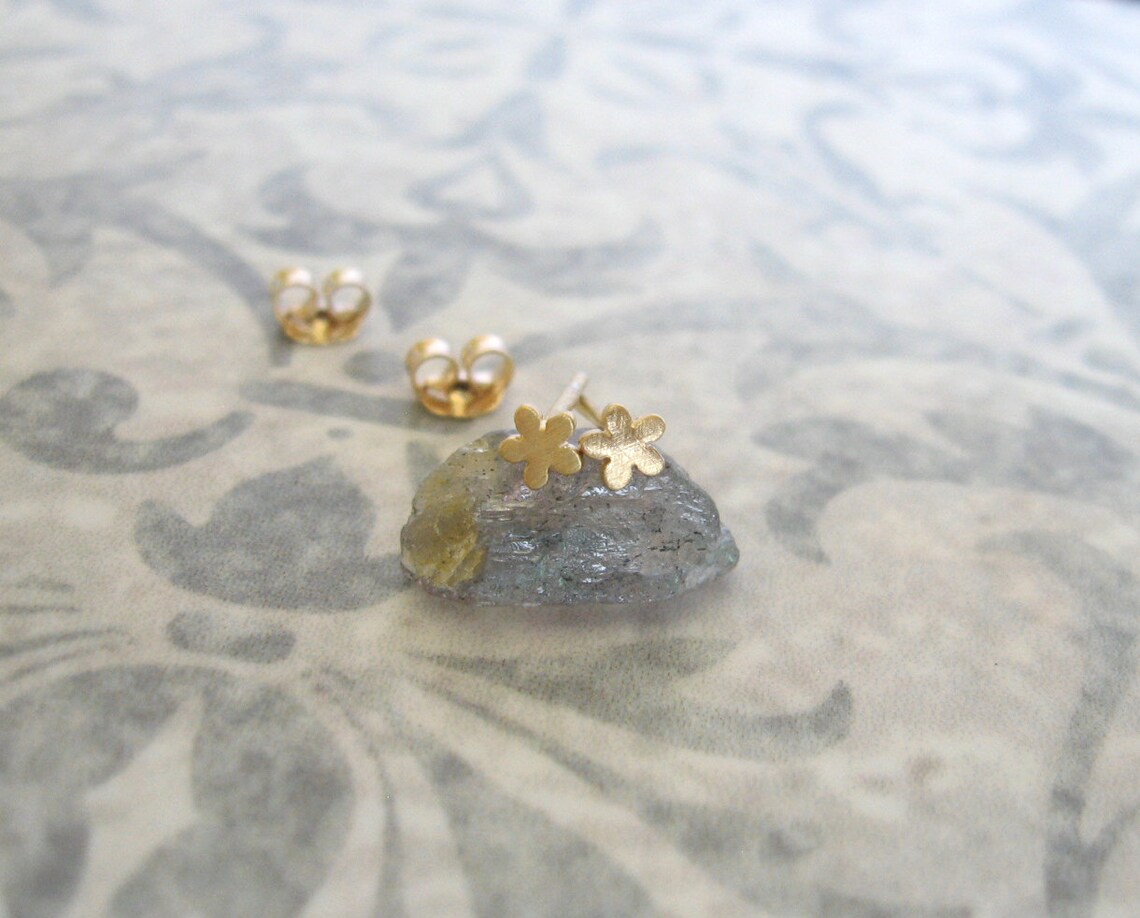 14K Solid Gold Tiny Flower Studs - Etsy