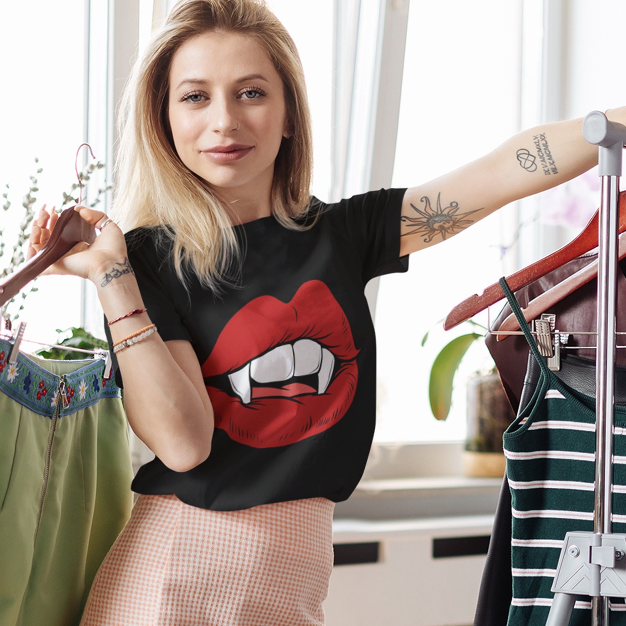 Vampire Bite Red Lips Kiss, Sexy Vampire T-shirt, Pop-art Kitschy Lips ...
