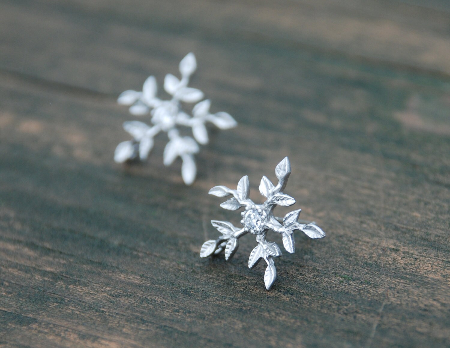 Stunning SNOWFLAKE Stud Earrings Sterling Silver Posts - Etsy