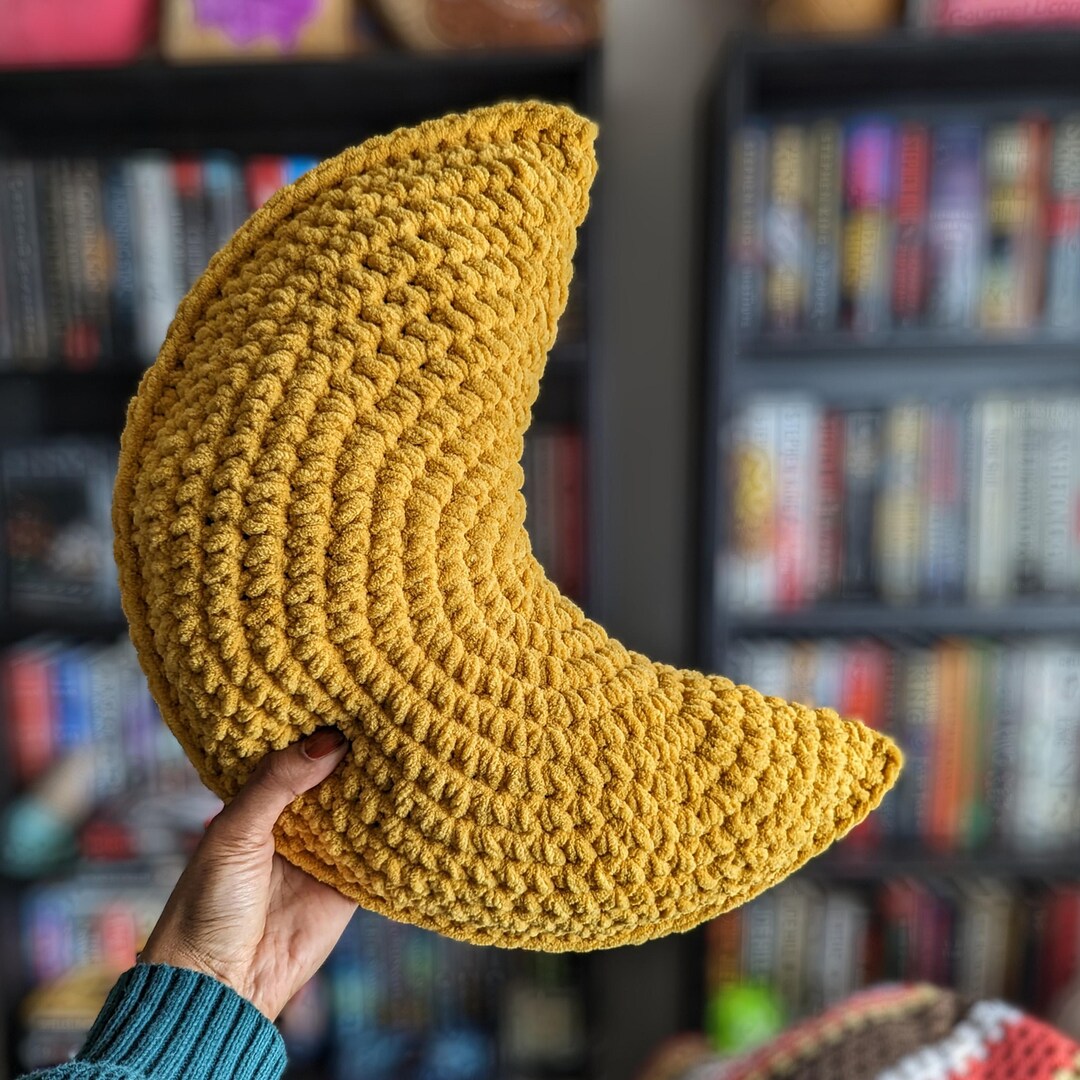 Easy Moon Pillow Crochet Pattern for Beginners | No Sew | Neck Pillow ...