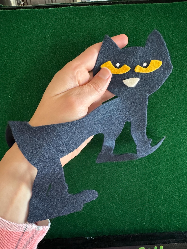Pete the Cat I Love My White Shoes Felt Story Board Set, Classroom ...