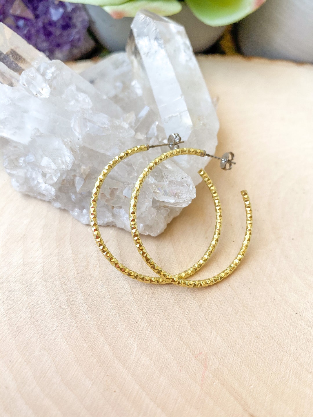 Pendientes de aro de latón texturizado, pendientes de aro boho ...