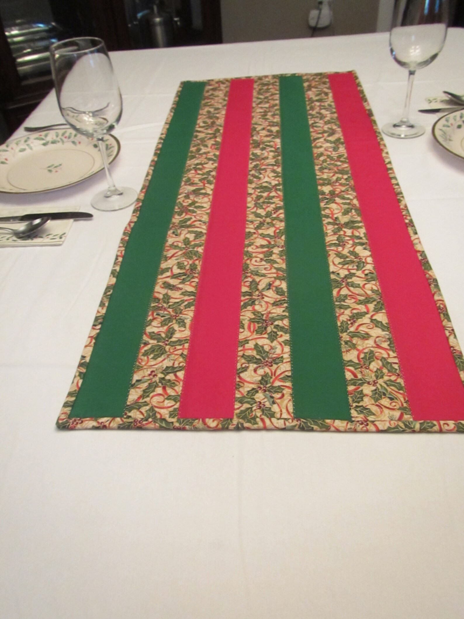 Handmade CHRISTMAS TABLE RUNNER 16"x39" Holly, Red, Green - Etsy