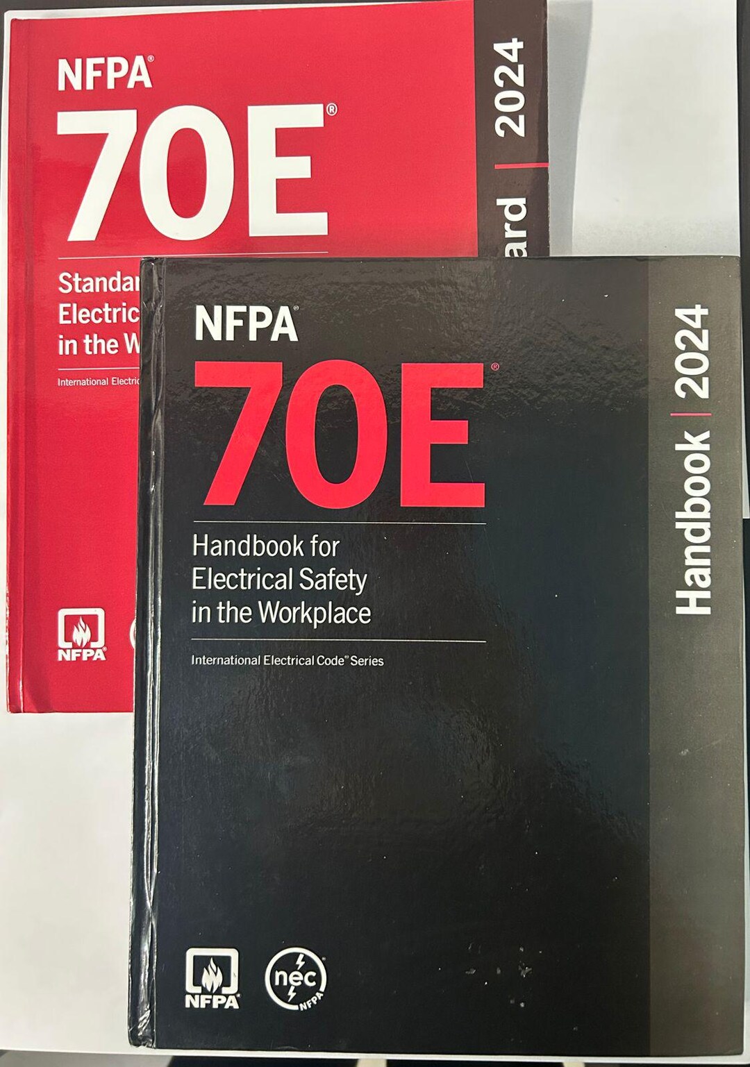 NFPA 70E, 2024 Handbook for Electrical Safety in the Workplace New ...