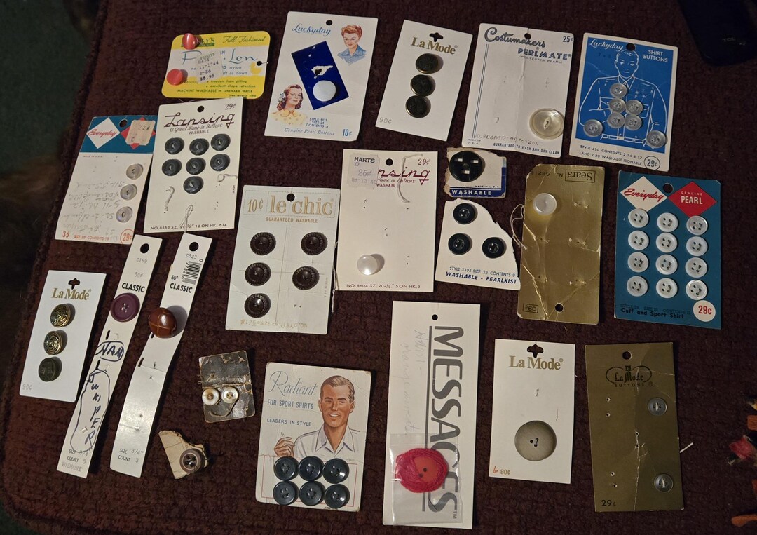 Lot of 22 Cards of 65 Vintage and Miscellaneous Buttons - Etsy