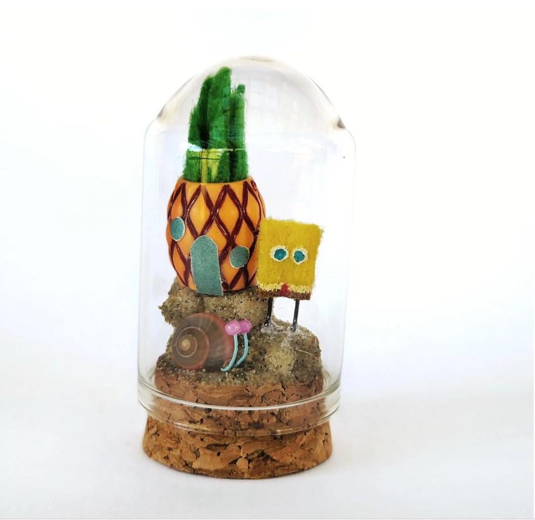 Mini Yellow Sponge Guy With Pet Snail and Pineapple House Ocean Scene ...