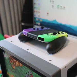 Vintage Crt-inspired Desktop Monitor | 9.7" 2K Display | Retro Design ...