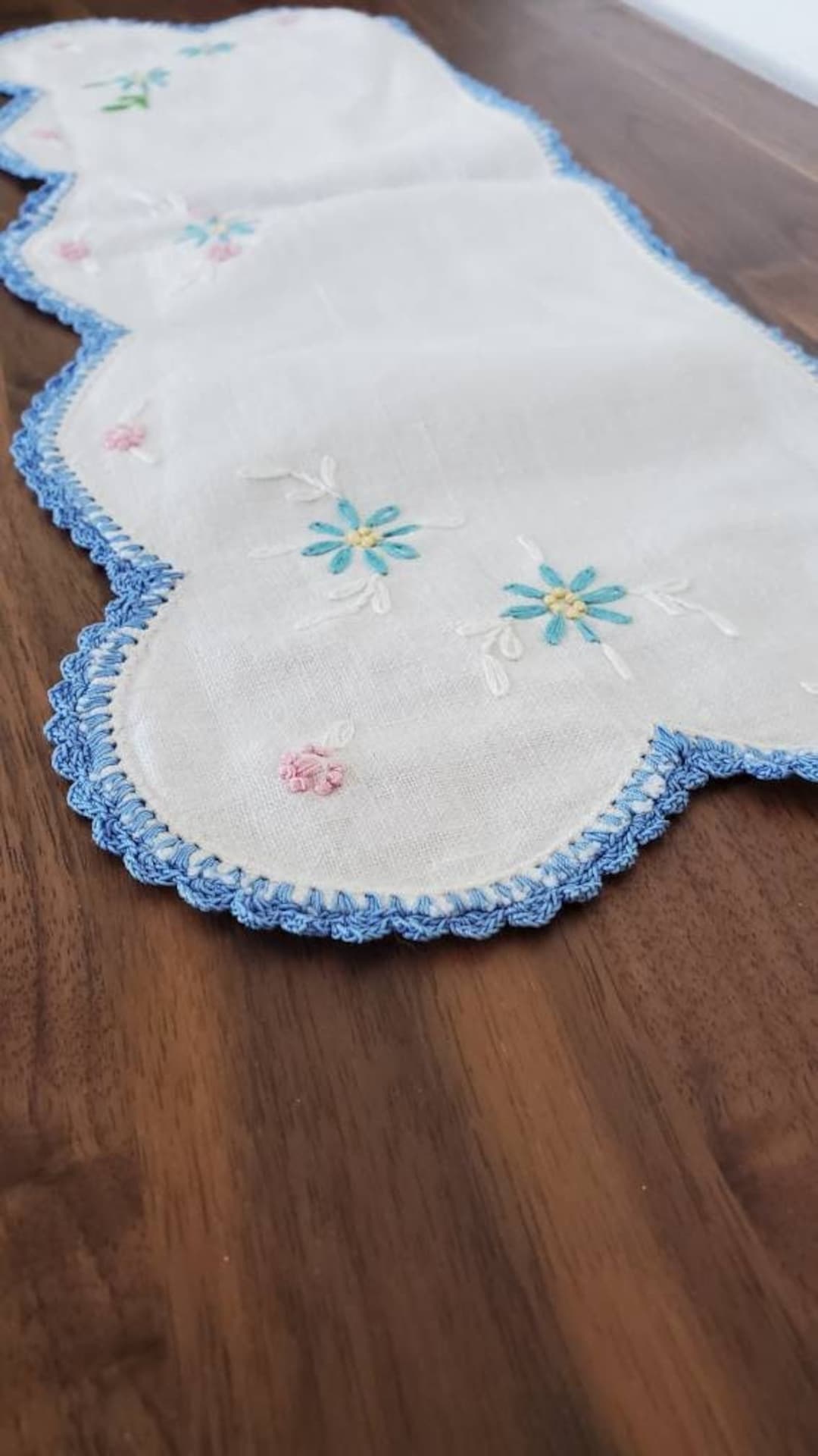 Small Hand Embroidery Floral Doily, Hand Crochet Edges, Vintage Dresser ...