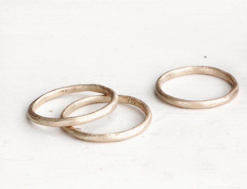 Rustic Wedding Ring. 18k Gold. Sophie. - Etsy