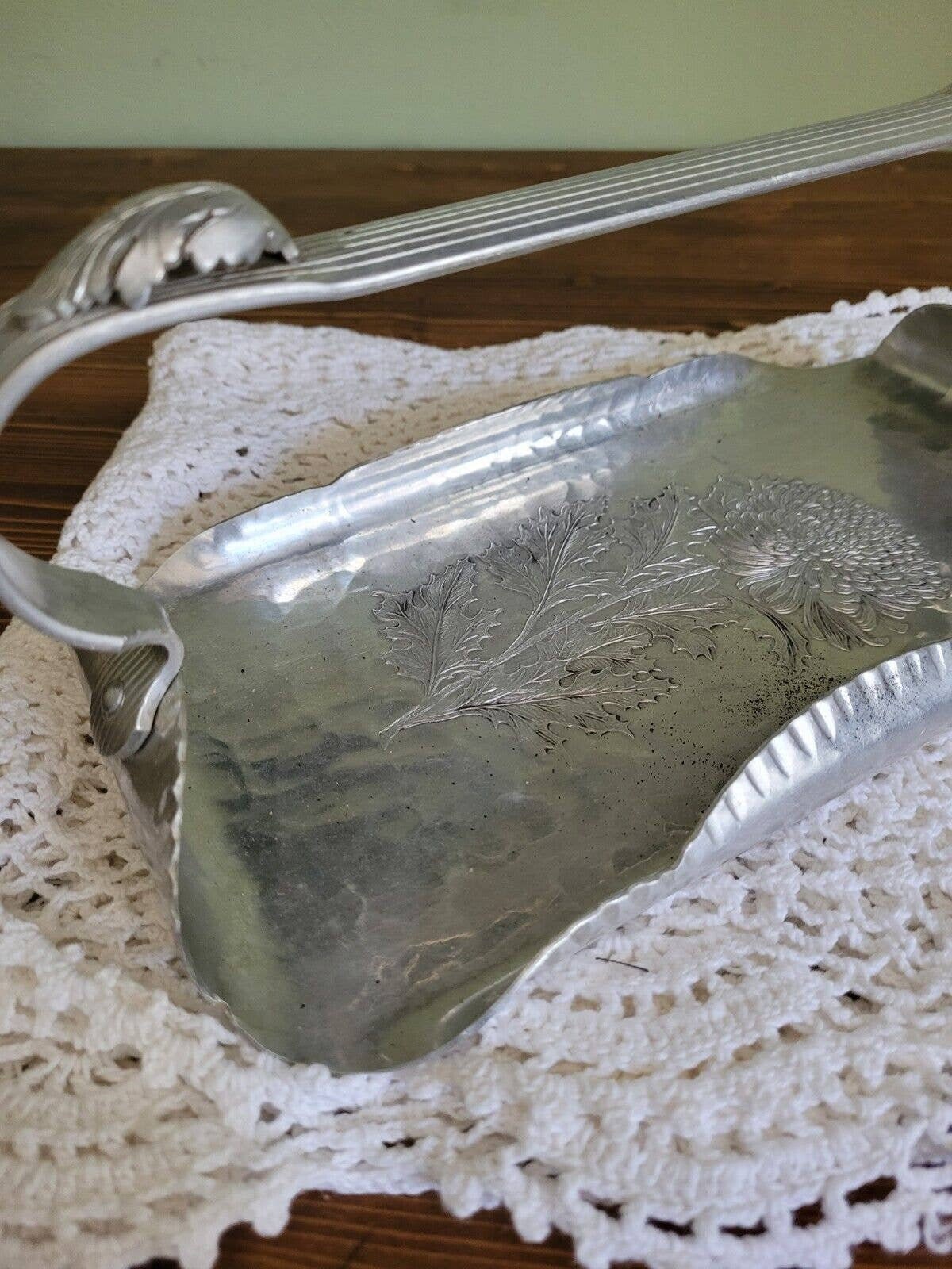 Vintage Trade CONTINENTAL Mark Hand Wrought Chrysanthemum Serving Tray ...