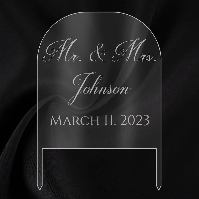 Custom Name Acrylic Wedding Cake Topper, Mr Mrs Wedding Decor (VWAQ ...