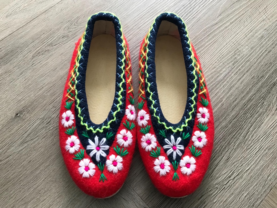 Vtg Handmade Felted Wool Flats / Cozy Embroidered Slippers - Etsy